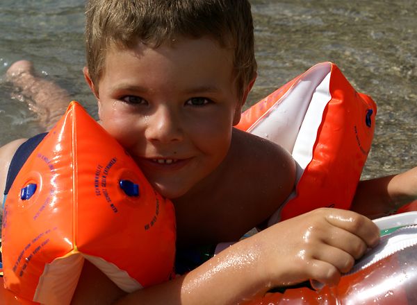 Presseinformation zum Thema „Auftriebshilfen für das Schwimmenlernen ...